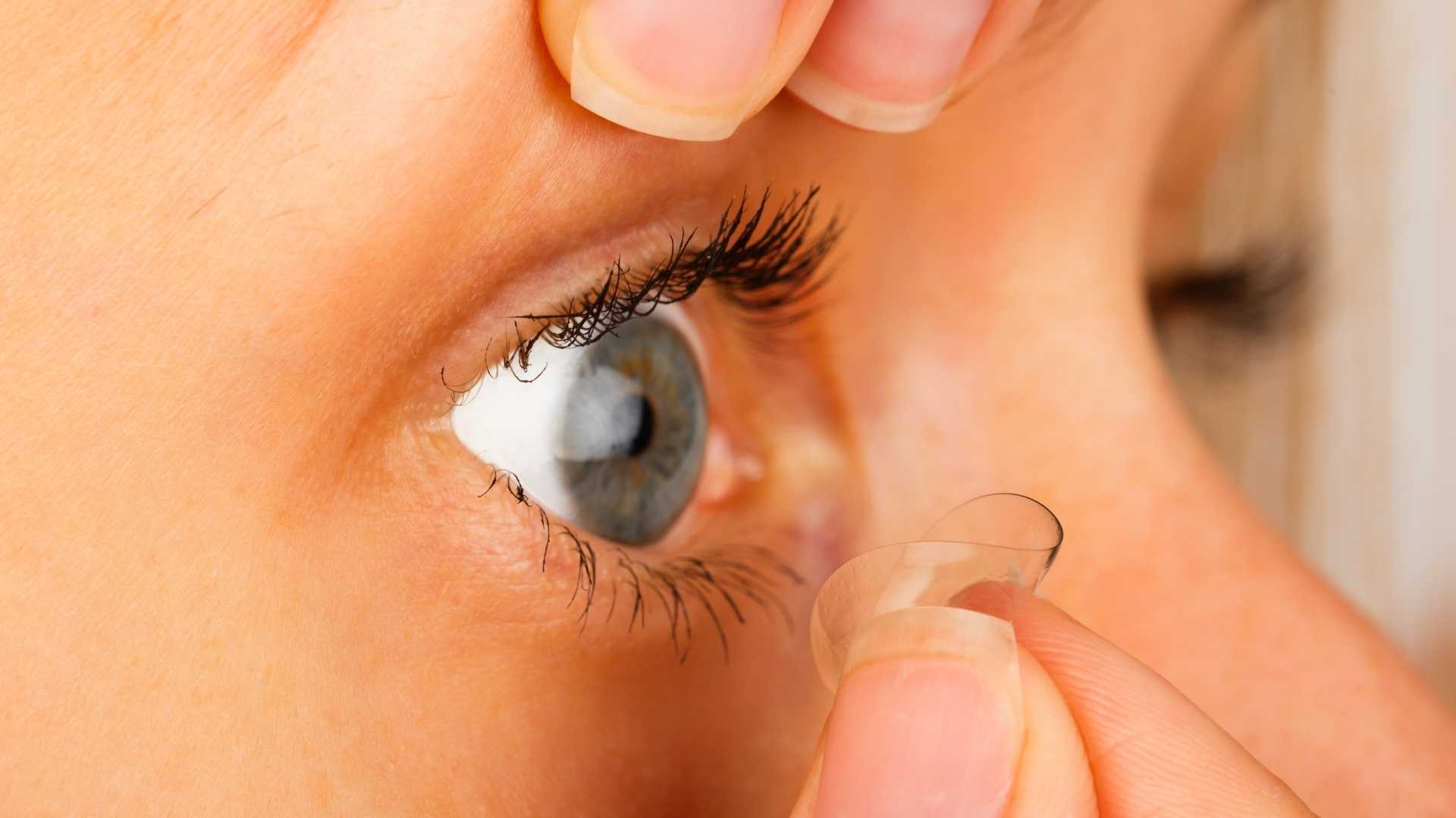 Top Tips for Properly Inserting and Removing Contact Lenses | MyHealth1st